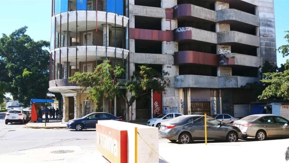 Edificio de Julio César Chávez, un nido de malvivientes | Luz Noticias