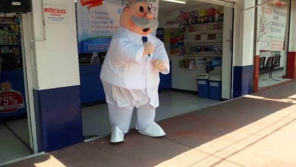 Cuánto gana una botarga de Dr. Simi; ¡más que un profesional! | Luz ...