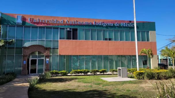 Un profesor y colaborador son investigados por estafar a estudiantes de ...
