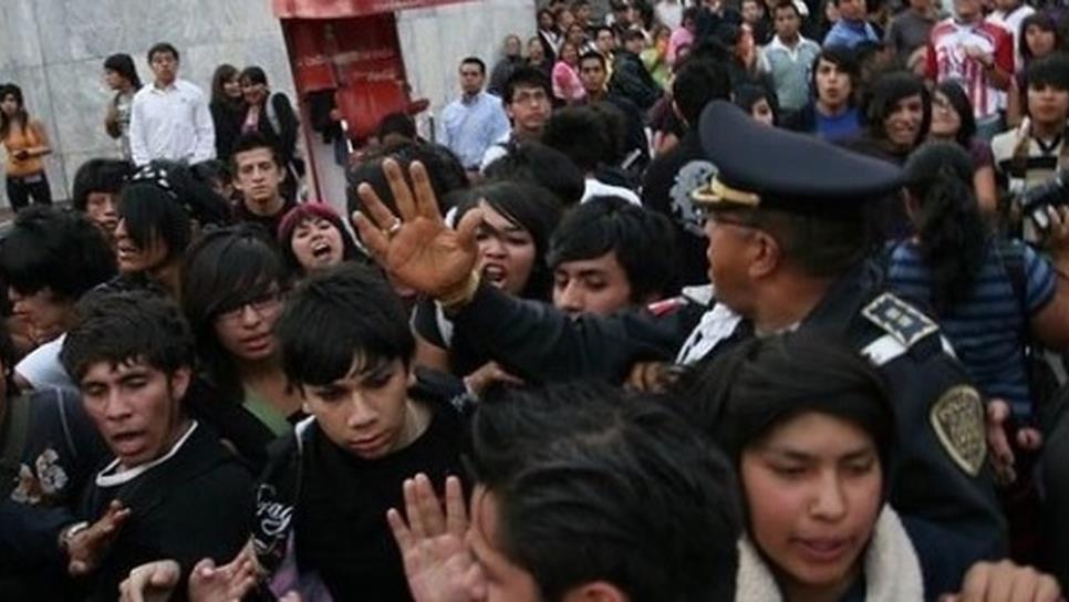 Emos Vs Punks Hace 15 A os De La Legendaria Pelea En CDMX R N Luz Emos Vs Punks Hace 15 A os De La Legendaria Pelea En CDMX R N Luz
