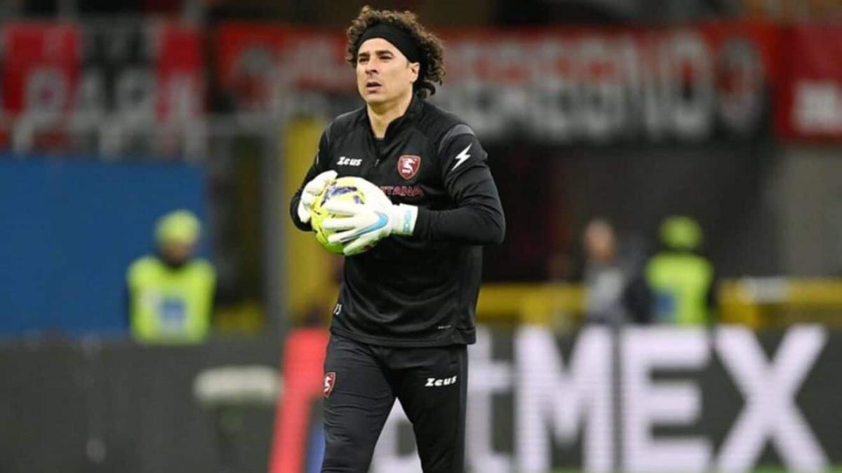 ¡Ochoa! La espectacular doble atajada del mexicano | Luz Noticias
