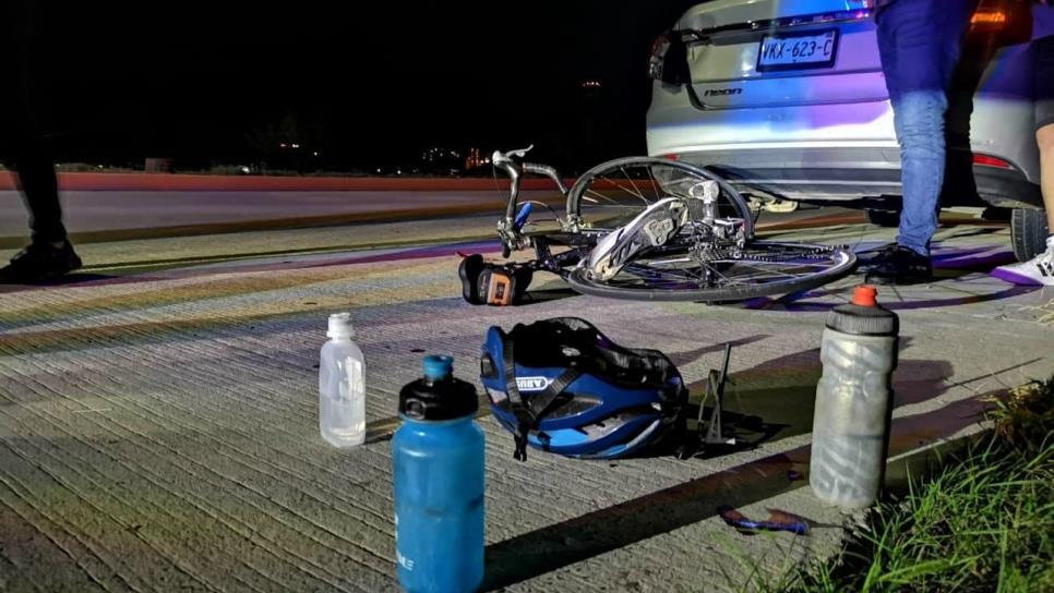 Ciclista se impacta contra un vehículo en la Mochis - Topolobampo, terminó en el hospital | Luz ...