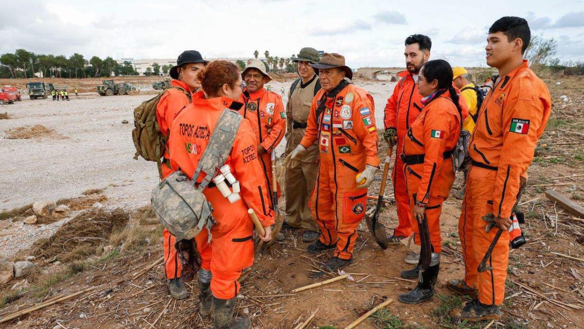 Topos Aztecas son ovacionados por su ayuda y labor de rescate en ...