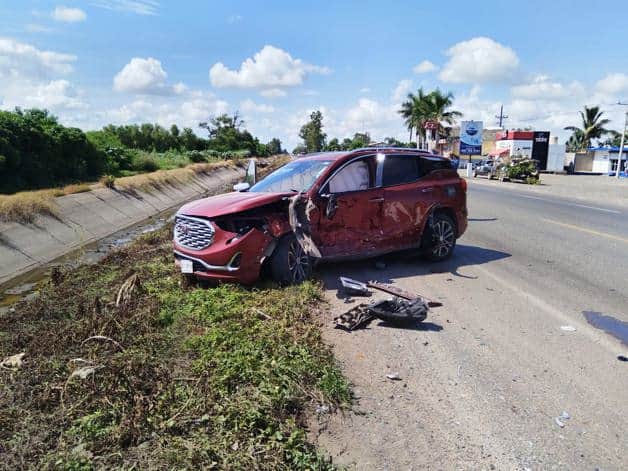 Choque en carretera a Las Glorias deja a un adulto lesionado y cuantiosos daños materiales en ...